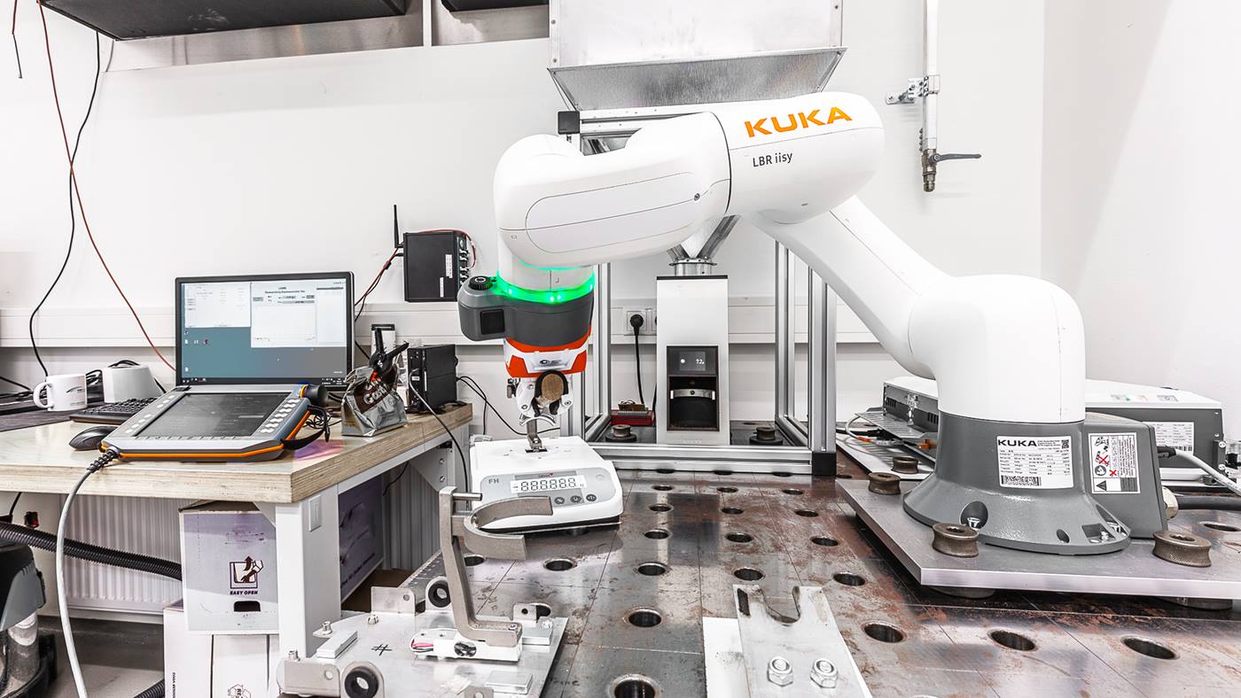 Qualitätssicherung mit Cobot LBR iisy | KUKA