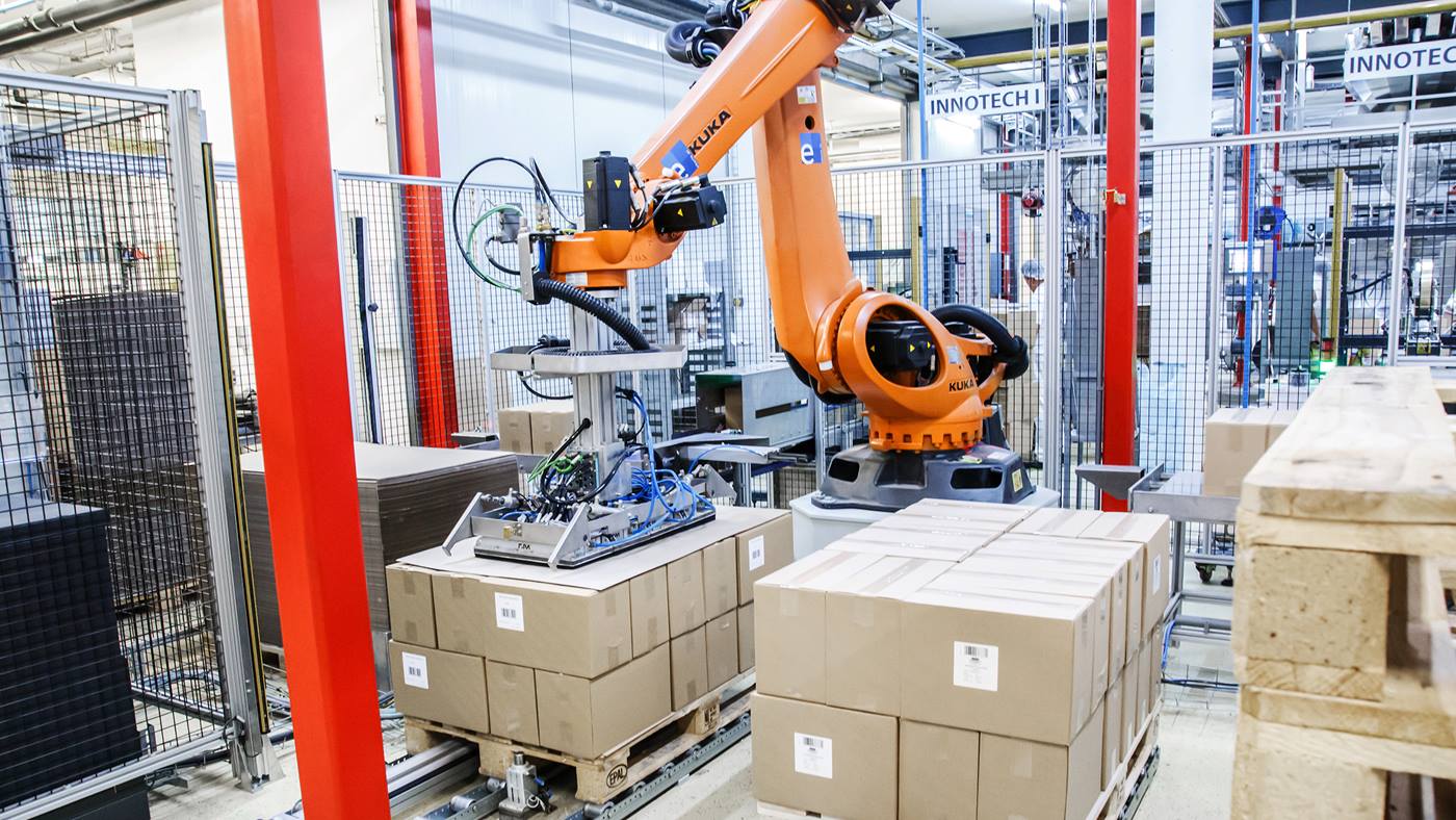 Palletising robot provides labour savings | KUKA AG