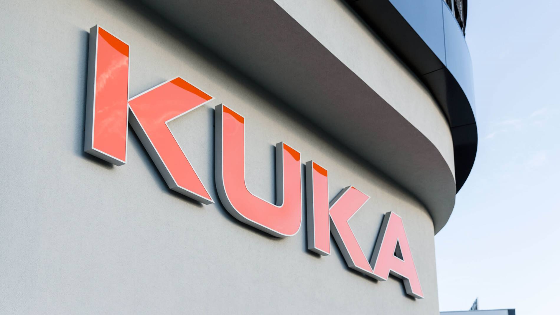 KUKA Robots Print Protective Equipment in Northern Italy | KUKA AG