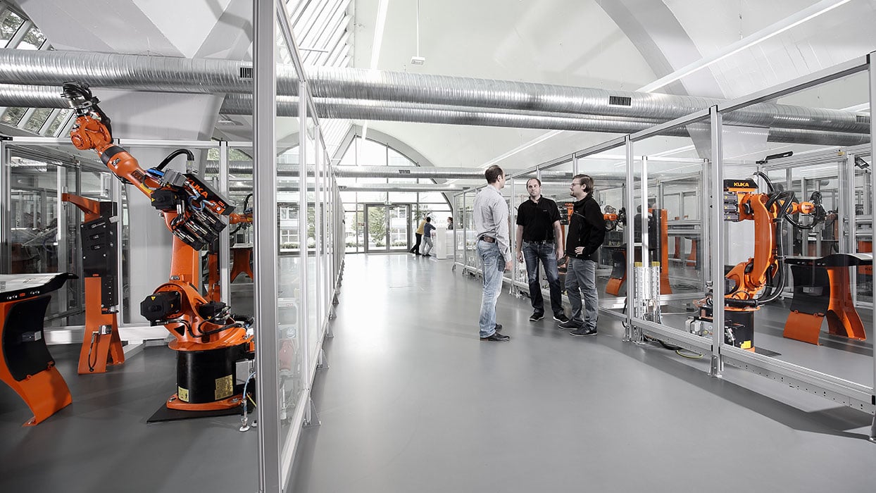 Robotics training at KUKA College | KUKA AG