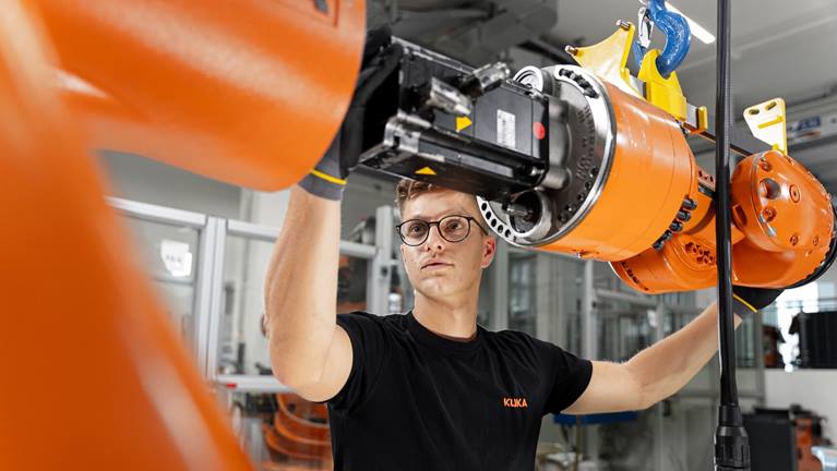 KUKA Robot Wrist Repair Services | KUKA AG