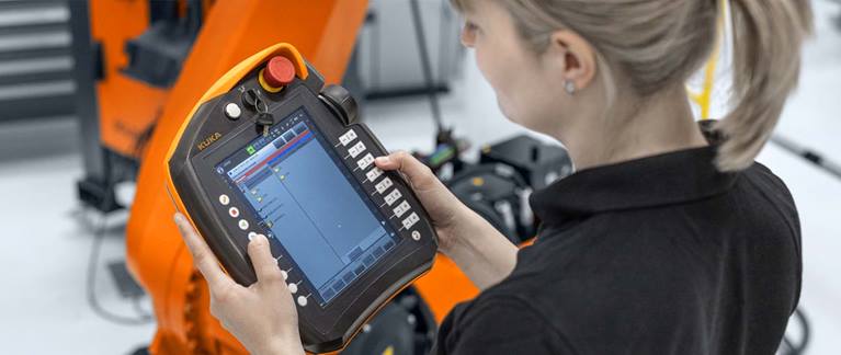 Installation, start-up & programming of robot systems | KUKA Global
