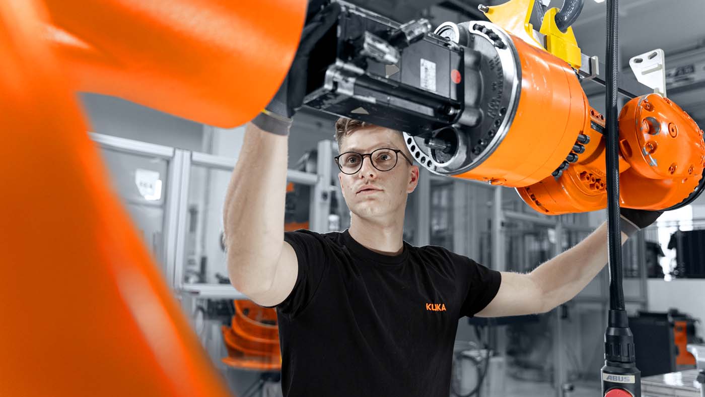 Refurbishment, retrofitting & optimization of robot systems | KUKA AG