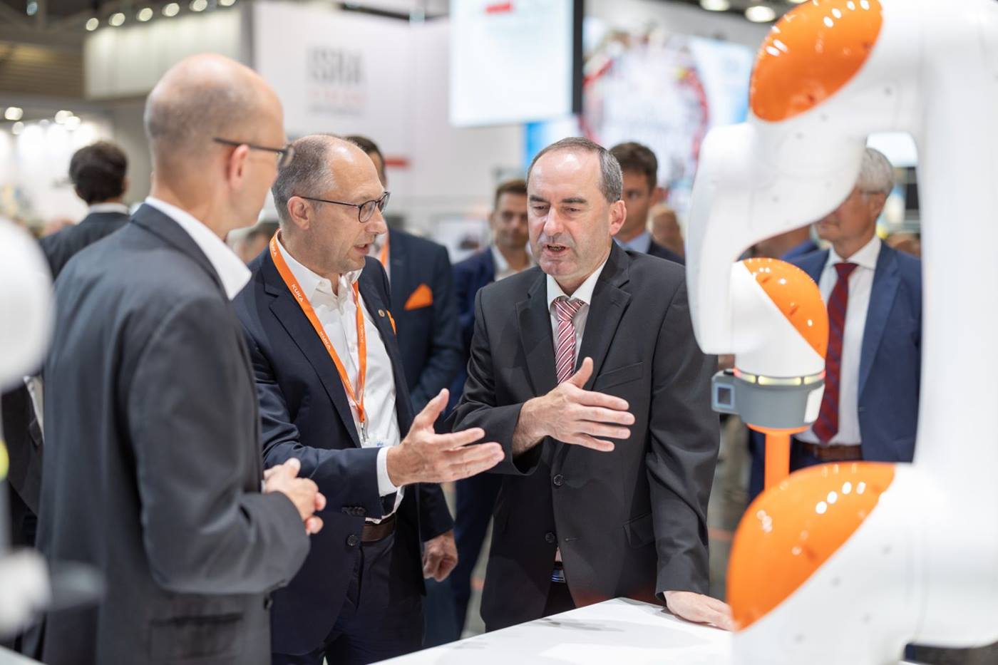 automatica 2022: KUKA shows “product fireworks” | KUKA Global