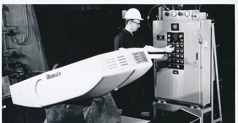 KR FAMULUS: Development of the first industrial robot with an electric ...