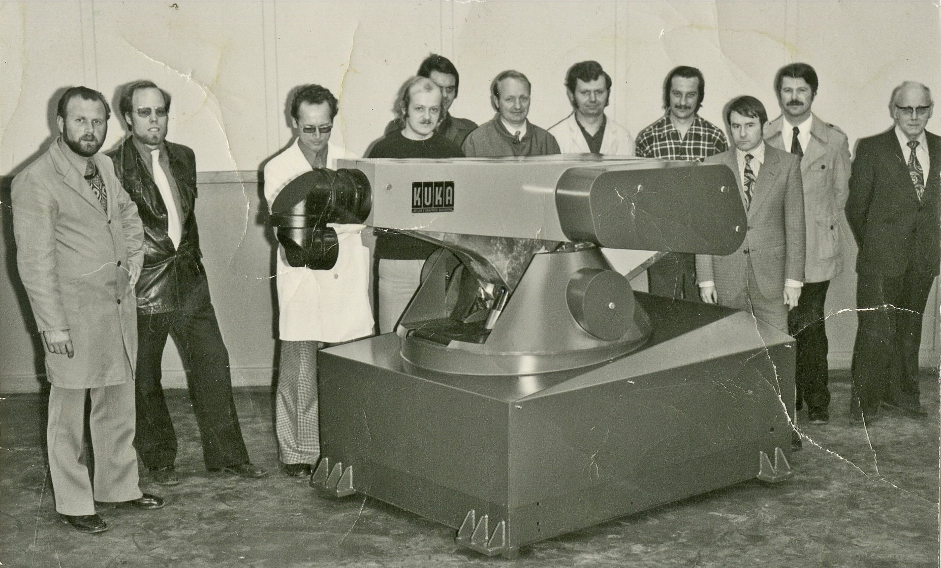 Le premier robot industriel du monde : KR FAMULUS | KUKA