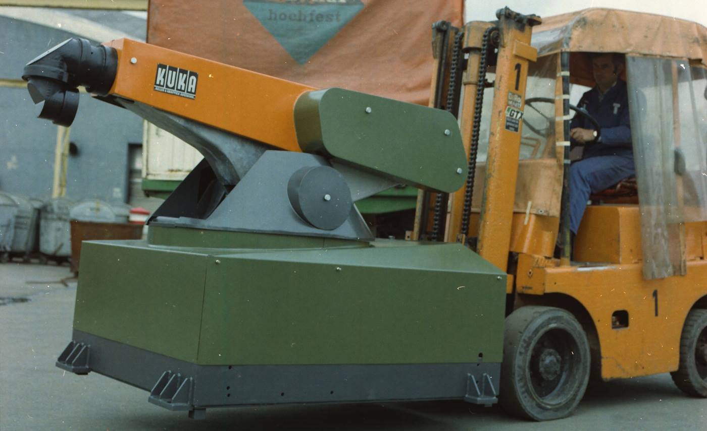 KR FAMULUS: A technological adventure | KUKA AG