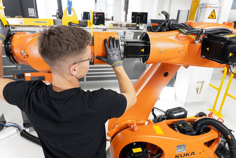 In the cycle of sustainability | KUKA AG