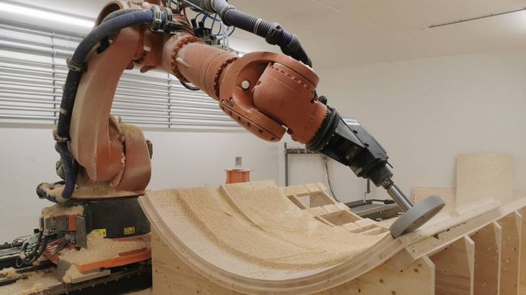 Robots for craftsmen: A tree house from the robotics carpenter | KUKA AG
