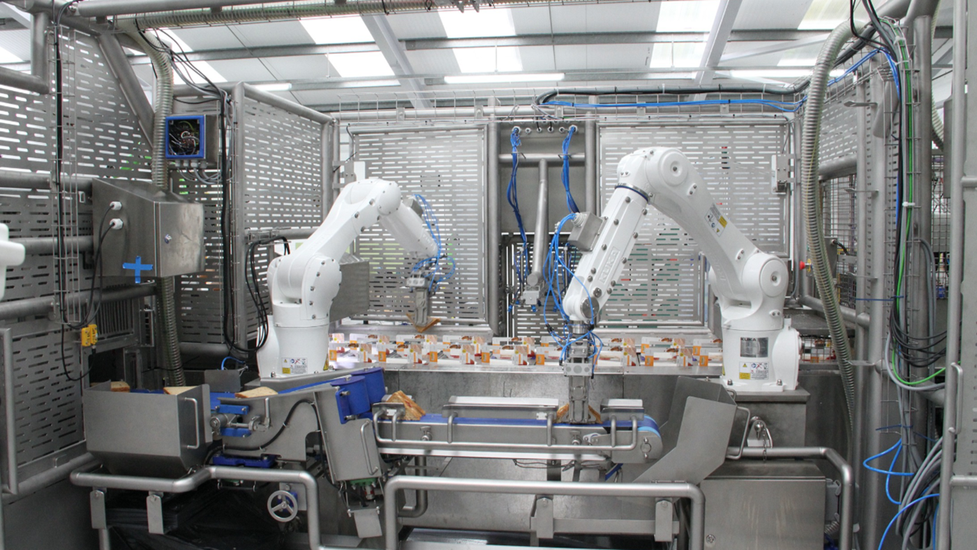 KR AGILUS as packaging robot for 60 sandwiches per minute | KUKA AG