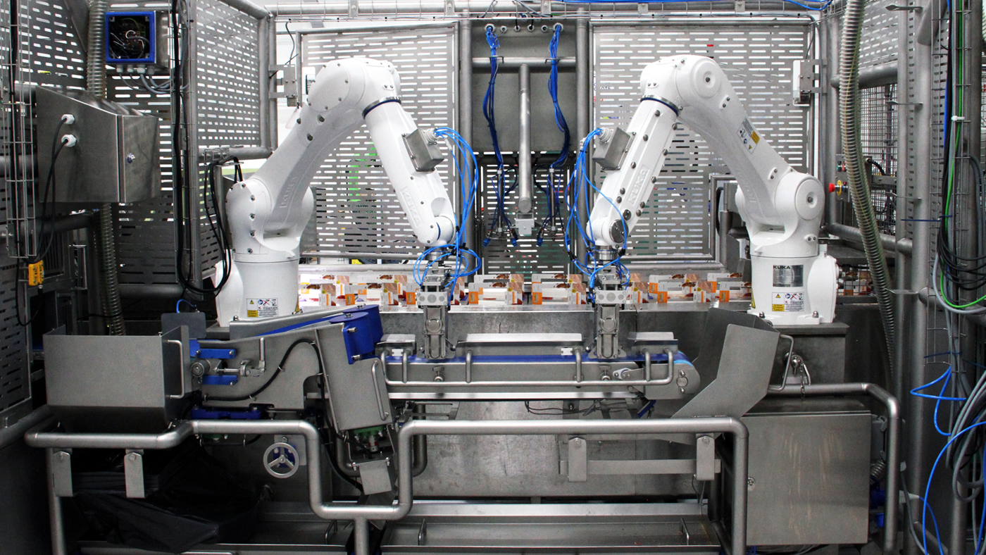 KR AGILUS as packaging robot for 60 sandwiches per minute | KUKA AG