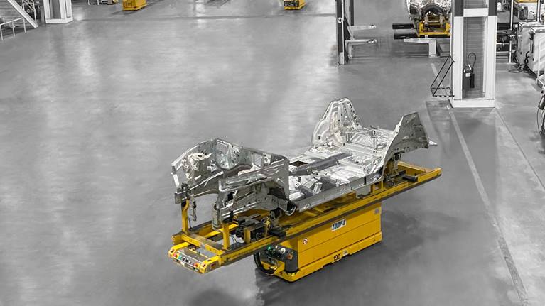 AGV-Lösung im Automotive-Bereich: Meilenstein im Karosserierohbau - KUKA