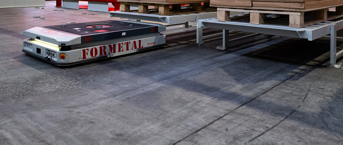 How autonomous mobile robots optimize furniture manufacturing | KUKA AG