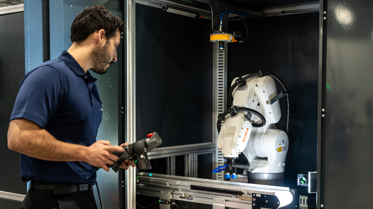 KUKA Robots Used in Refurbishment of Electronics | KUKA Global