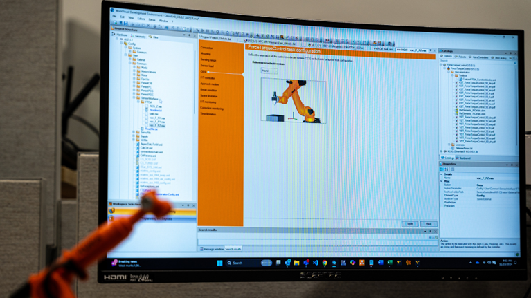 KUKA Robots Used in Refurbishment of Electronics | KUKA Global