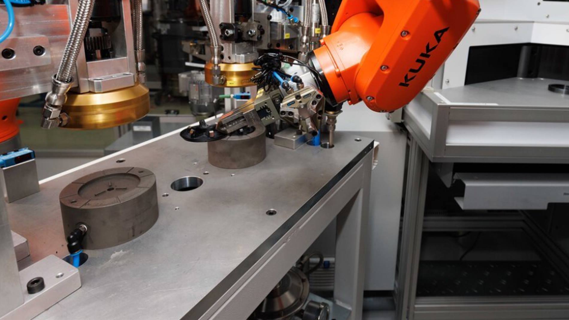 Automated valve production for electric car batteries | KUKA AG
