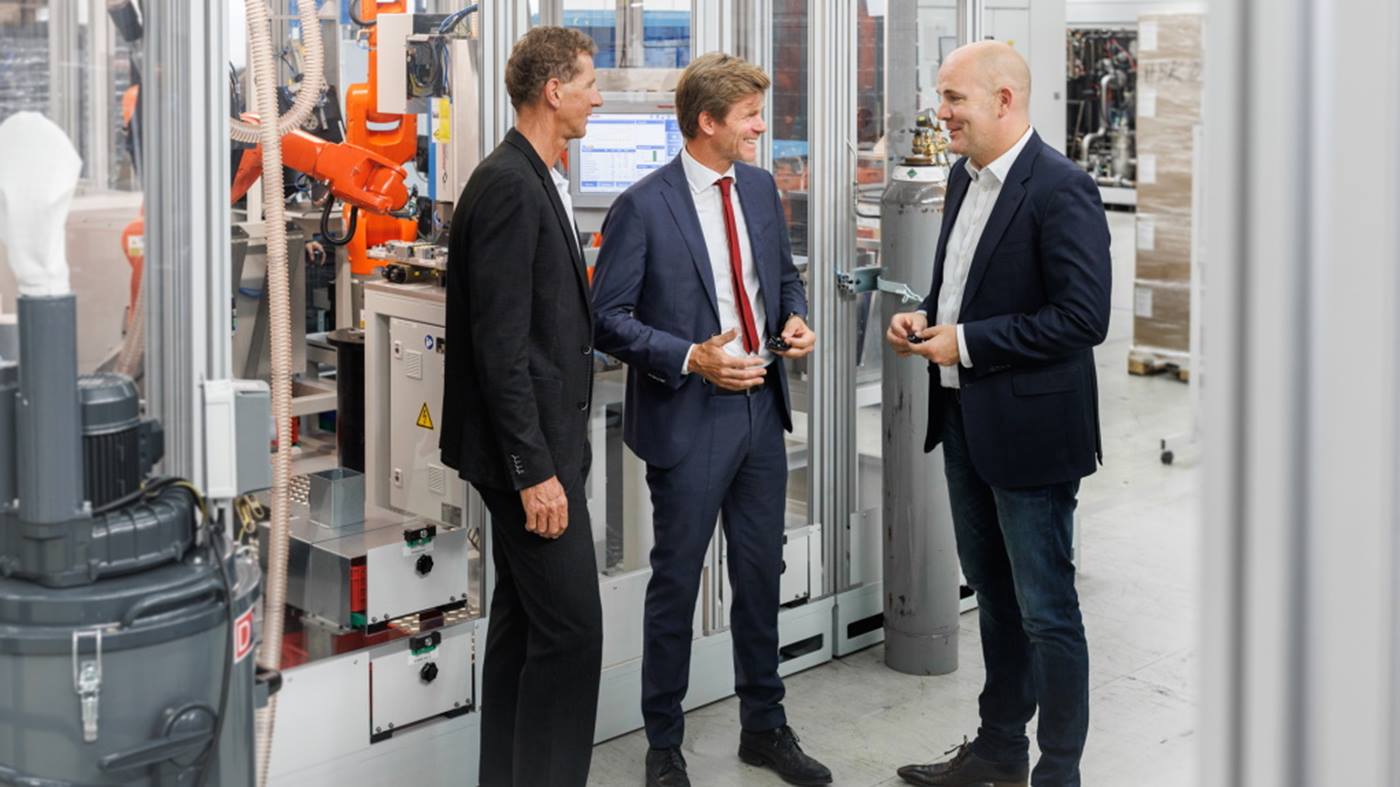 Automatisierte Ventilproduktion für Batterien von E-Autos - KUKA