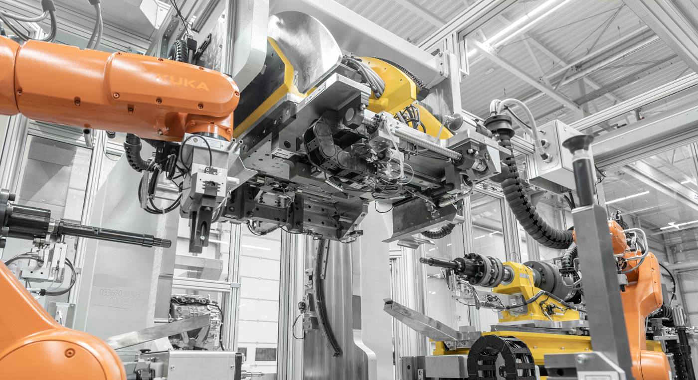 Fully automated end-of-line test bench for BMW eDrive | KUKA
