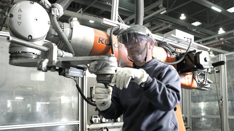 KUKA.SafeOperation software | KUKA AG