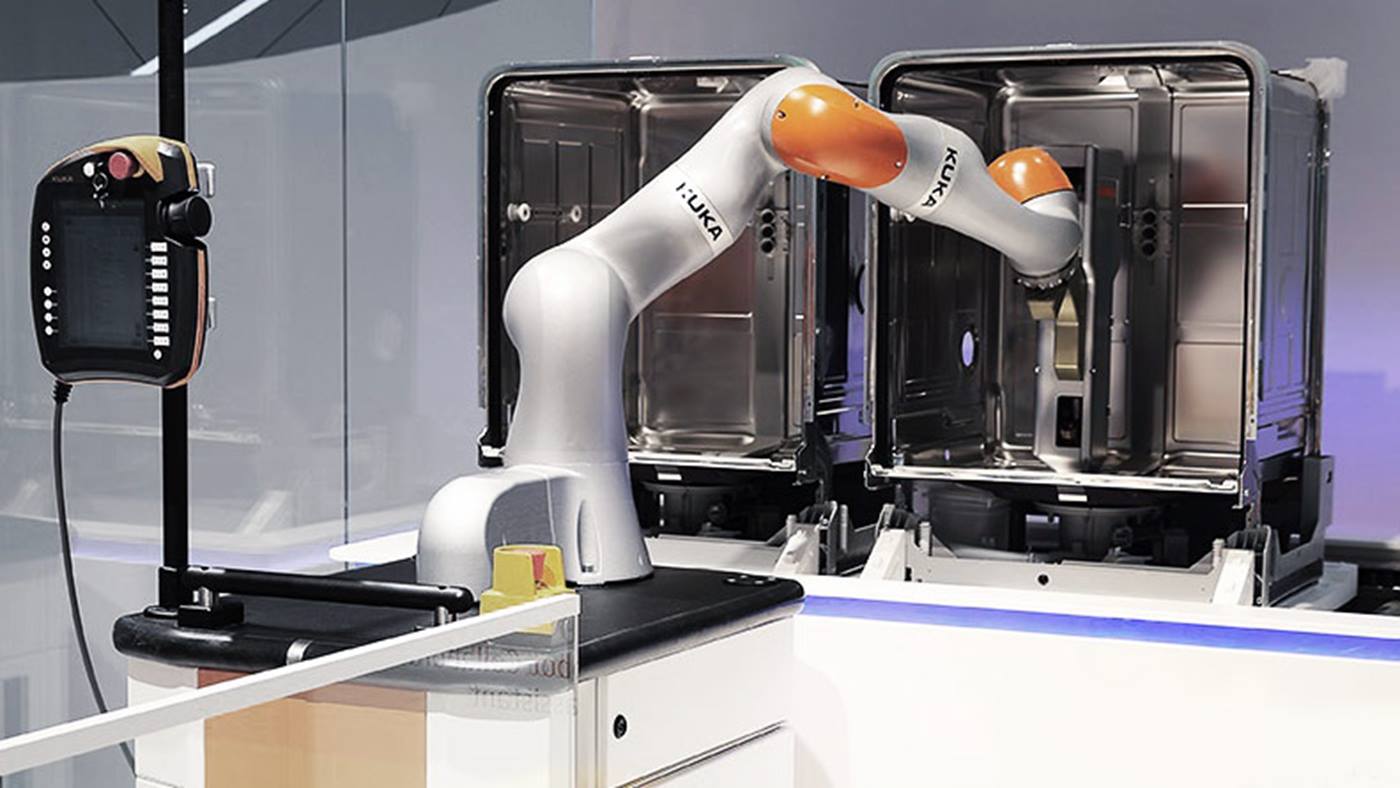 Human-robot collaboration at BSH | KUKA Global