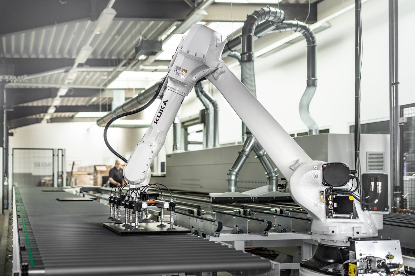 Manufacturing outdoor kitchens the easy way with the handling robot ...