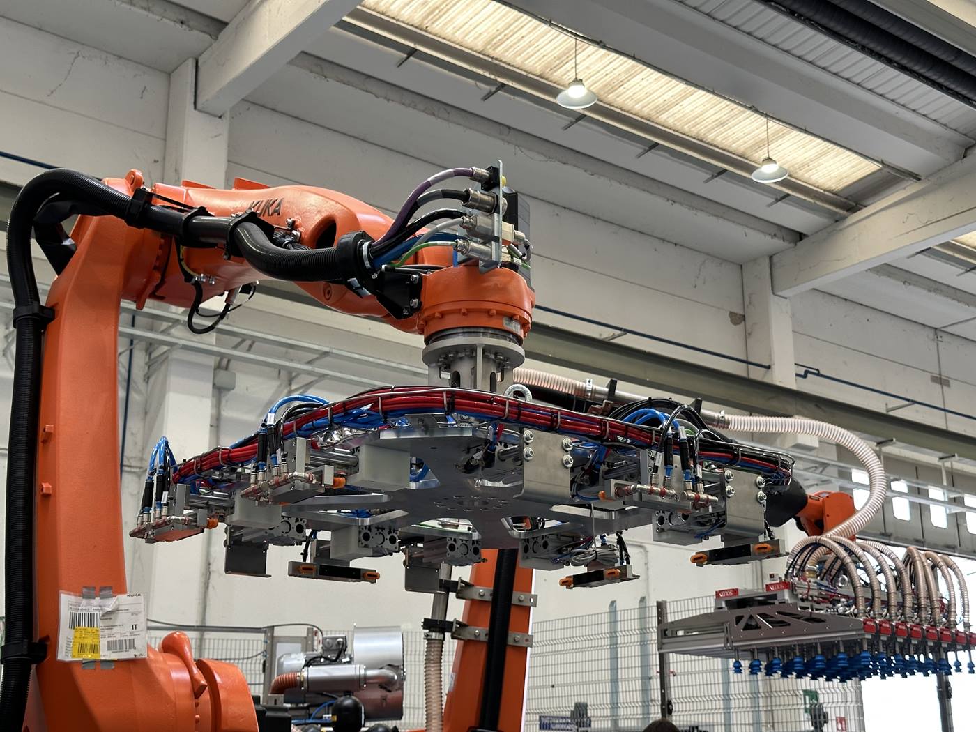 5 KUKA Robots optimize Pet Food Handling in 74 sqm | KUKA AG