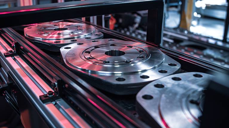 KUKA robots with intelligent cameras automate production | KUKA Global