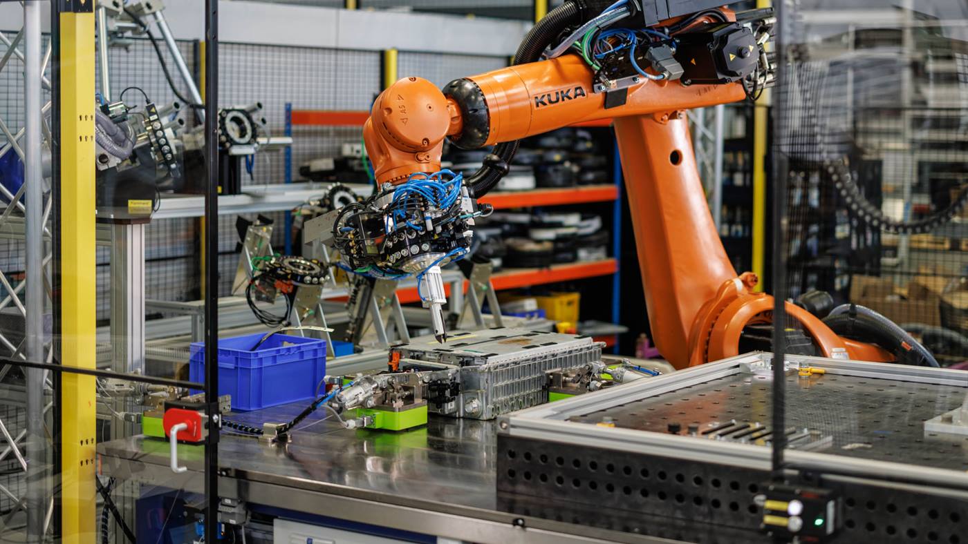 “DeMoBat”: Battery disassembly for electric cars using KUKA robots ...