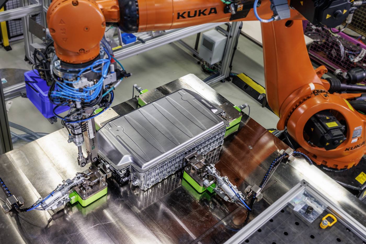 “DeMoBat”: Battery disassembly for electric cars using KUKA robots ...