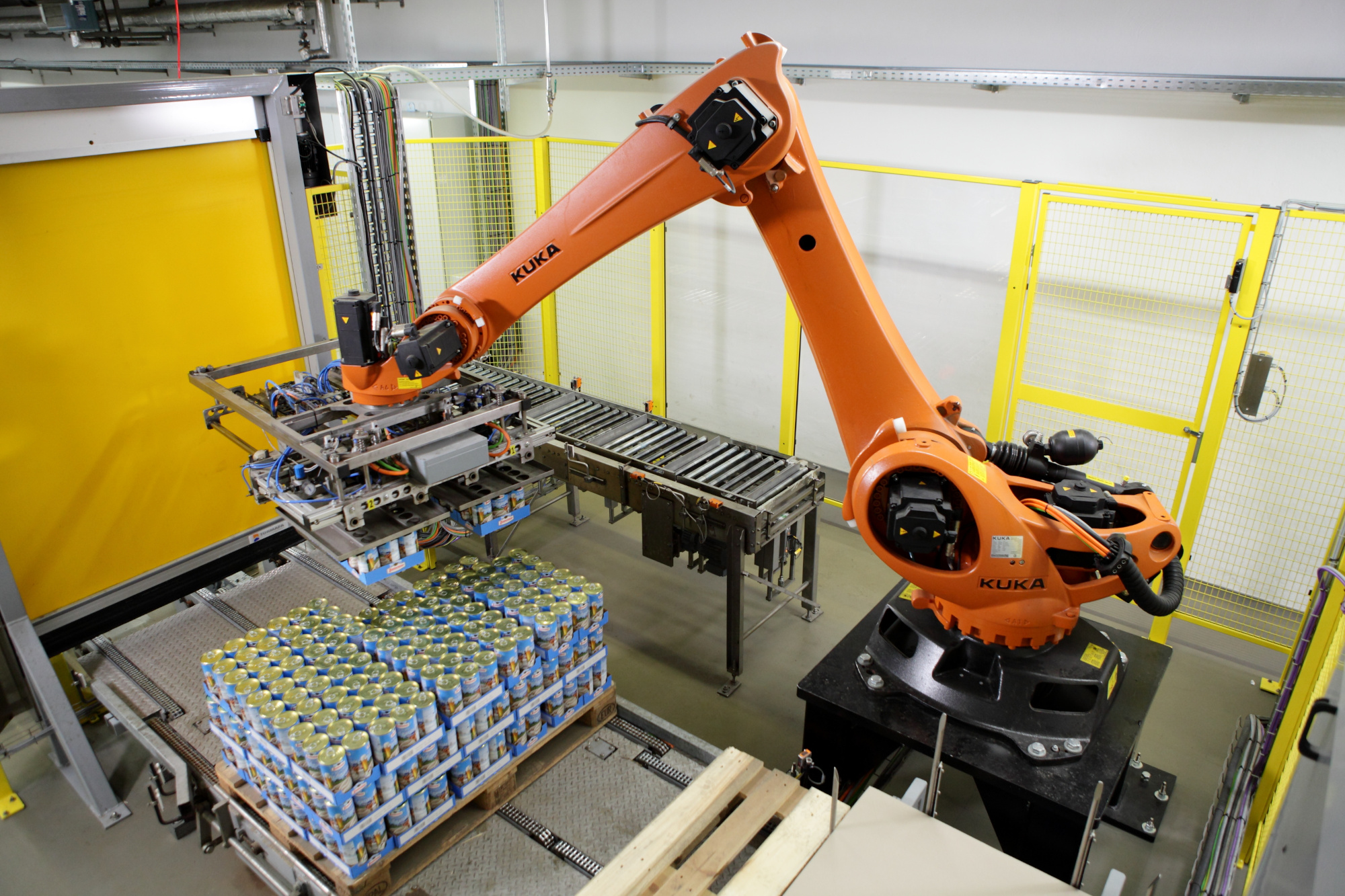 Un palettiseur KUKA optimise l’intralogistique | KUKA AG