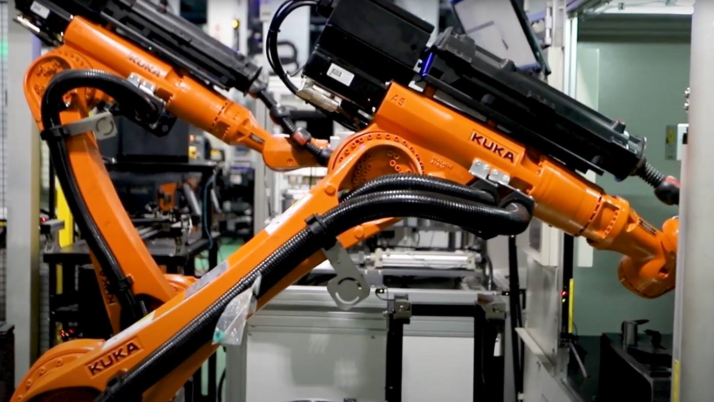 Drive shafts for hybrid and electric cars | KUKA AG