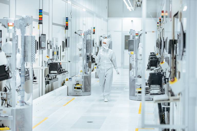 Wafer handling using 17 cleanroom robots from KUKA | KUKA AG
