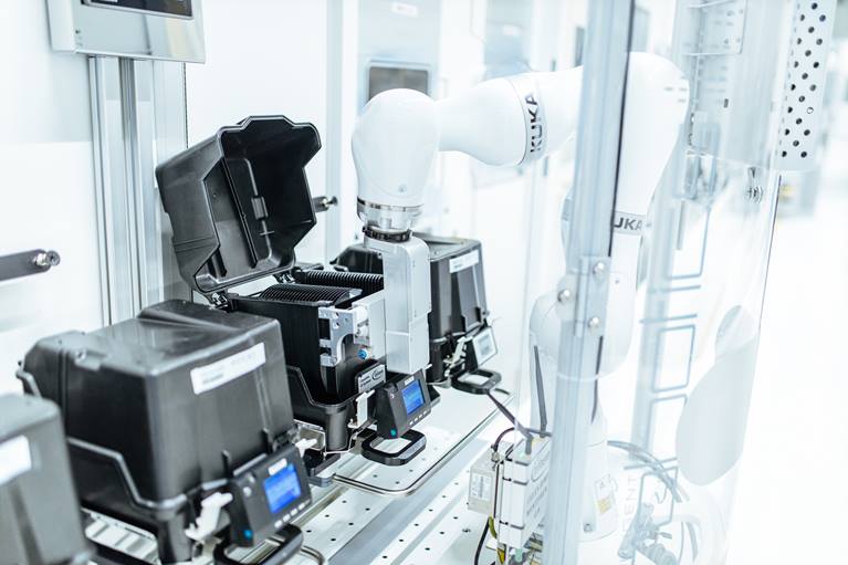 Wafer handling using 17 cleanroom robots from KUKA | KUKA AG
