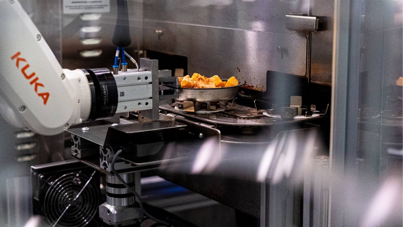 Robots prepare quality food with speed and consistency | KUKA AG