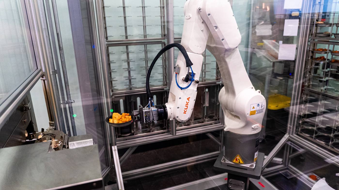 Robots prepare quality food with speed and consistency | KUKA AG