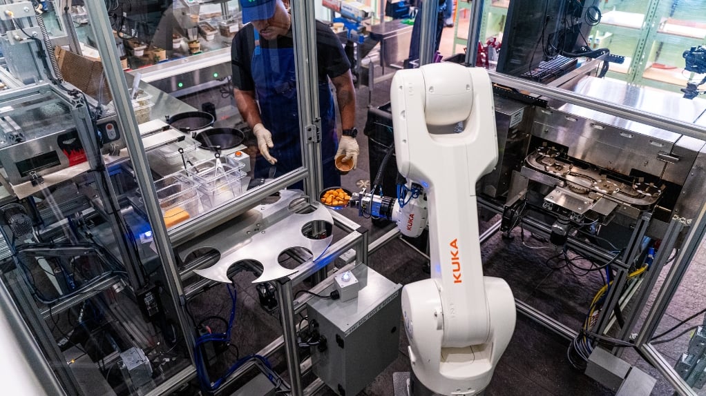 Robots prepare quality food with speed and consistency | KUKA AG