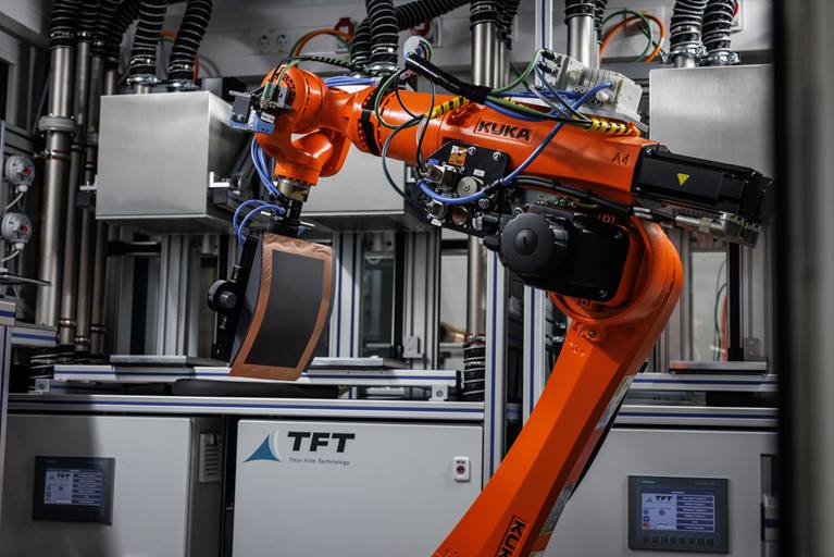Modular battery cell production in a mini environment | KUKA Global