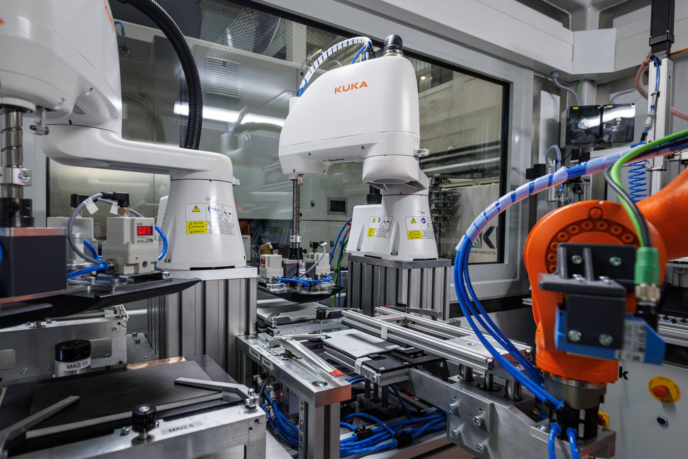 Modular battery cell production in a mini environment | KUKA AG