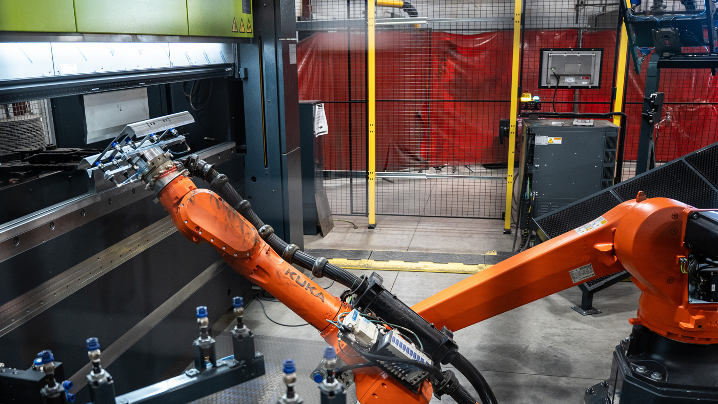 Industrial Robots Increase Fabrication Output and Worker Safety | KUKA ...