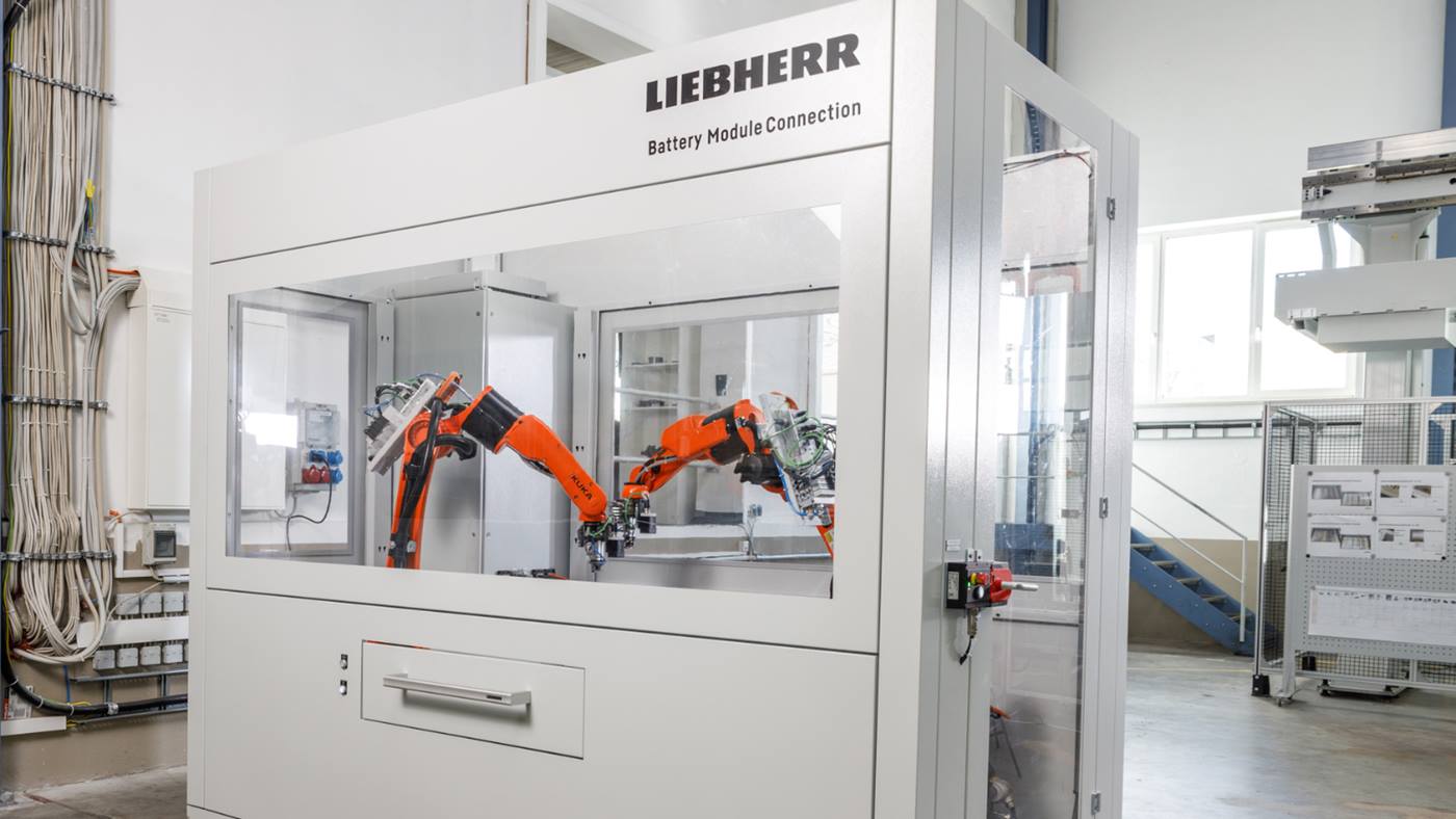 Automated battery pack assembly for high-voltage batteries | KUKA AG