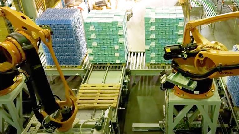 Stapeln in Highspeed - 81.000 Flaschen pro Stunde - KUKA AG
