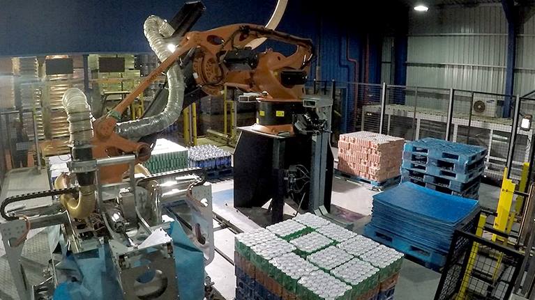 KUKA palletizing robot stacks soft drinks at Pepsi | KUKA AG
