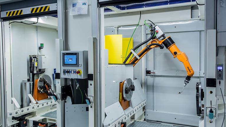 PMC: Implementation of a modular robot cell for vehicle body parts ...