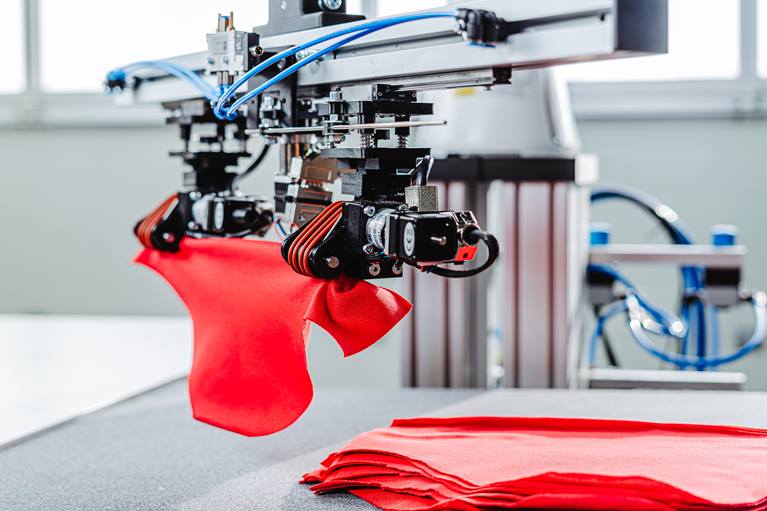 Roboter und Cobots optimieren die Textilindustrie - KUKA AG