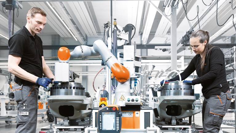 Automated assembly with KUKA assembly robots | KUKA AG