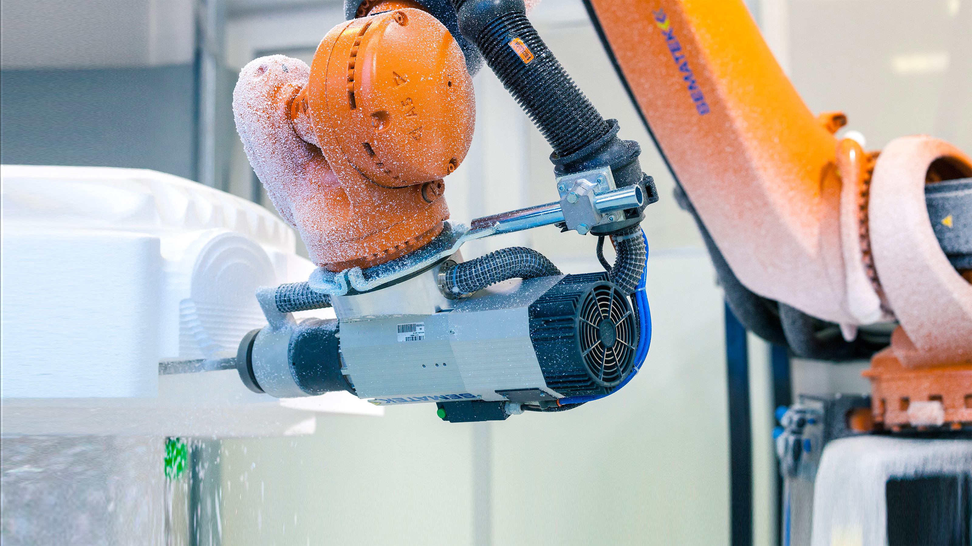 KUKA milling robot produces sculptures at Studio Babelsberg | KUKA AG