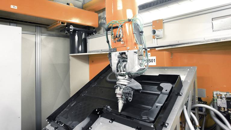 Improvement in cycle times thanks to the Reis laser gantry | KUKA Global
