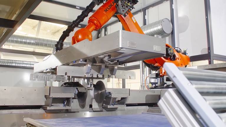 KR QUANTEC robot recycles hazardous electrical waste | KUKA Global
