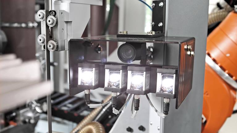 Robot de cargas pesadas realiza cortes sierra en 3D | KUKA in Mexico