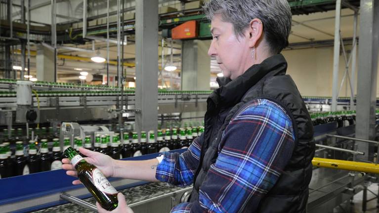 New Automation Keeps Kegs Moving at America’s Oldest Brewery | KUKA Global